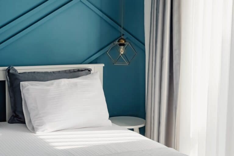 Smart Ways to Modernize a Bedroom Using Light Fixtures - Champia Real ...